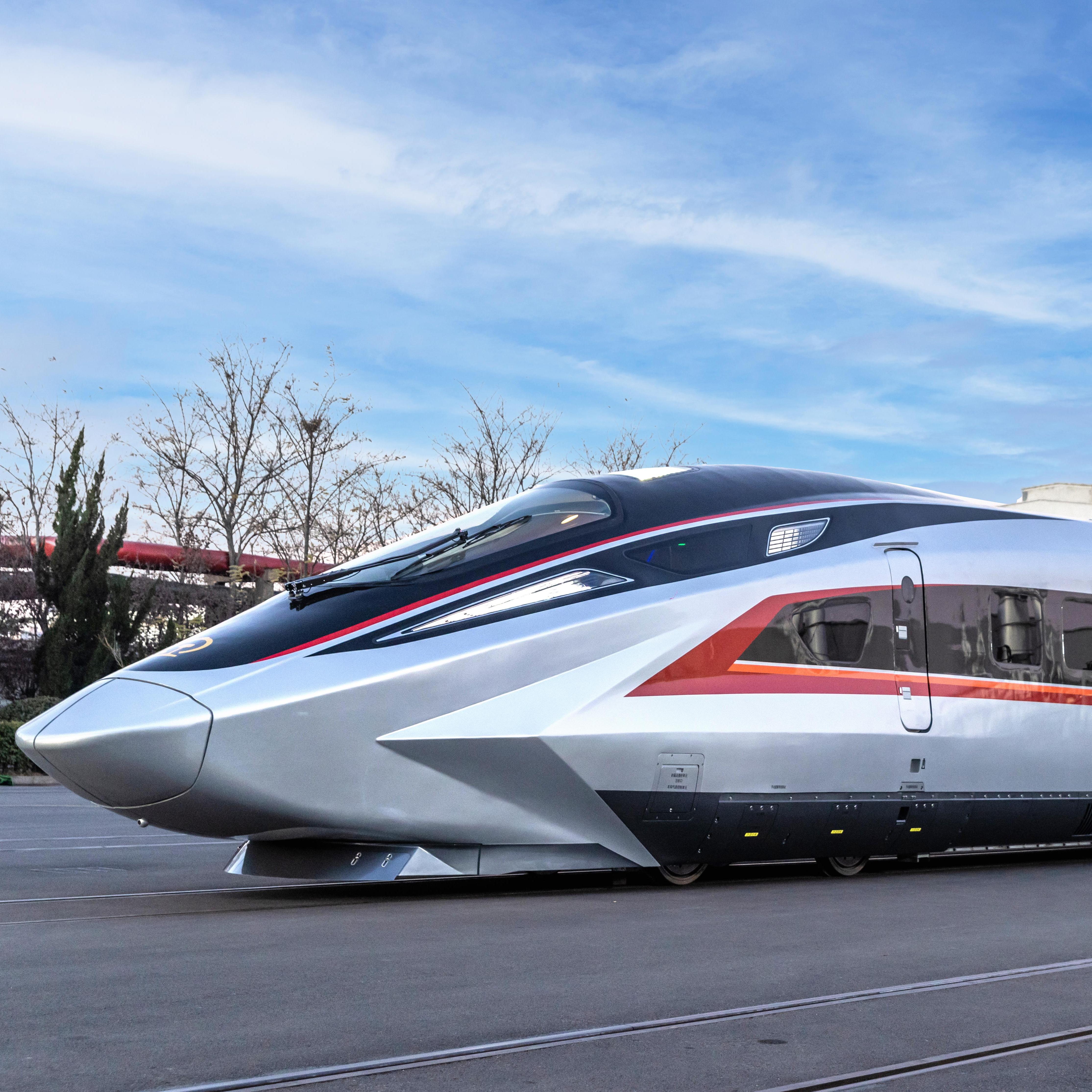 时速400公里CR450动车组样车亮相-新华网